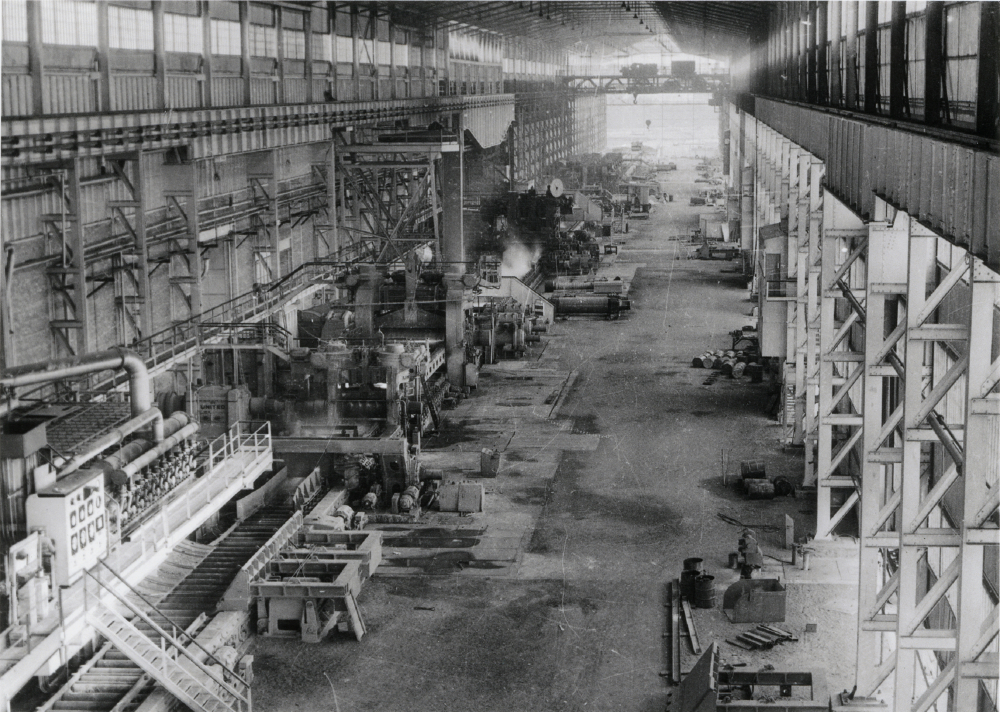 1955 – Hoskins Kembla Works, Tin Plate Mill. Workshop interior at the ...