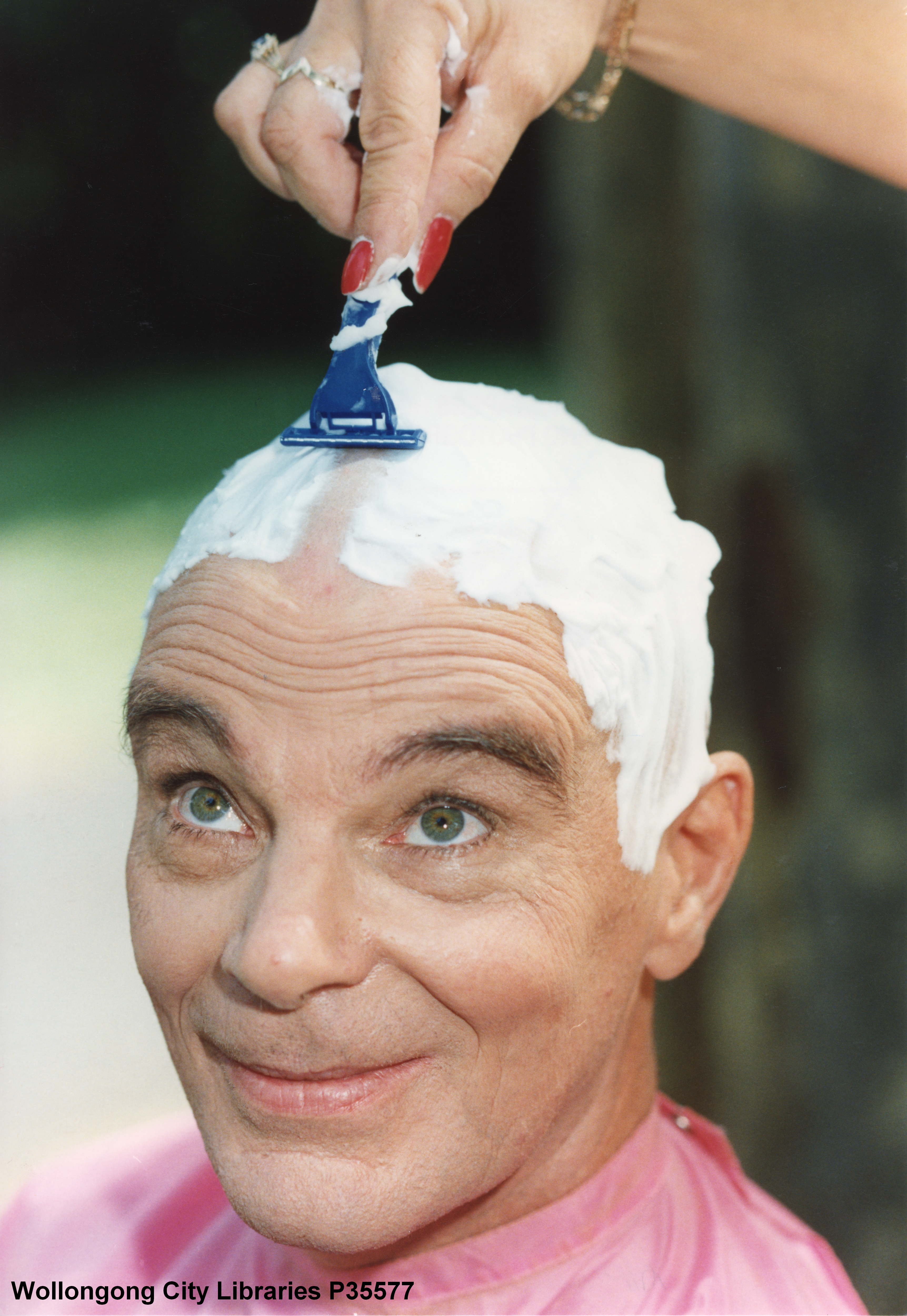 P35577 – Actor Robert Grice during his transformation into the King of ...