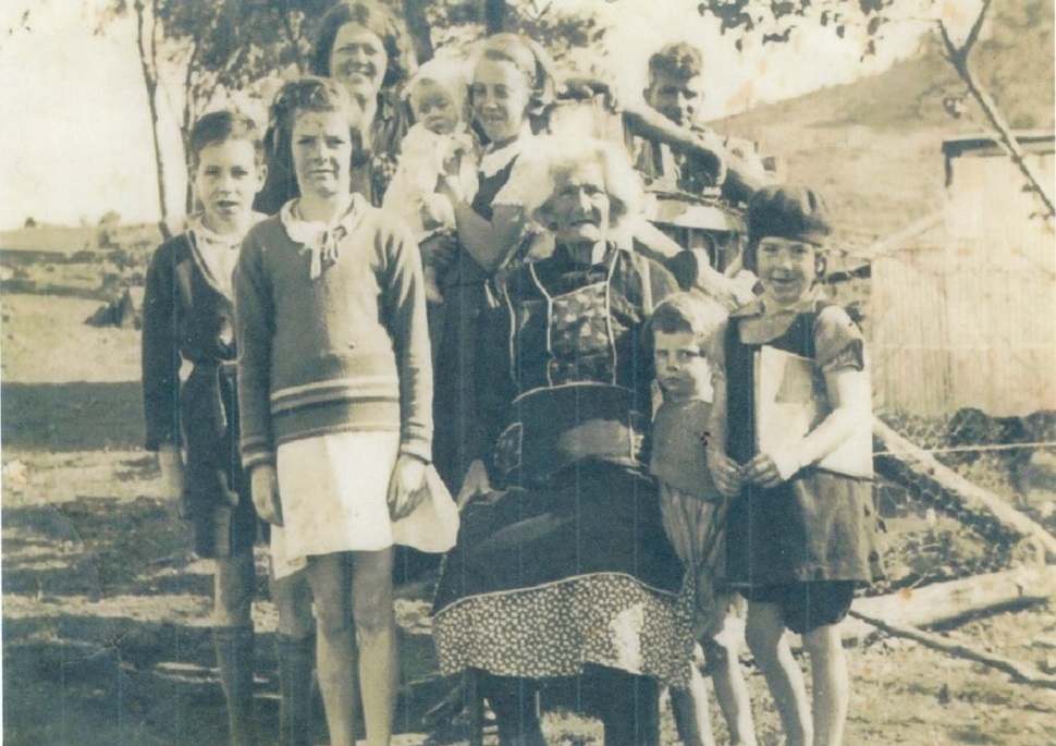 20 Jan Horrell & Fam – Rosa (Jan’s Mum) Baby sis Ann,Mavis Trussel ...